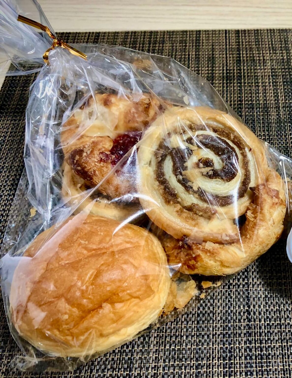 【TABETE】スーパーホテルで300円パン詰め合わせをレスキュー！？ - 小さな世界の暮らし～FUKUOKA～